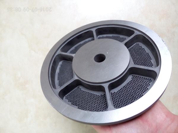 Quality Customized Flat Dies For Optimal Feed Production Results With 1524 Holes Dia 0.8mm for sale