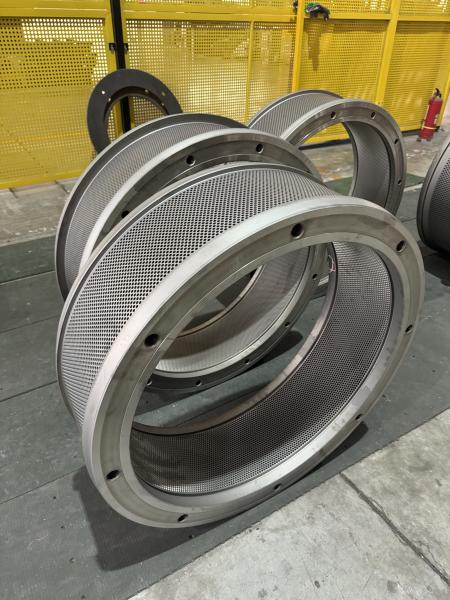 Quality High Carbon And High Chromium Stainless Steel For Buhler 660 Pellet Mill Dies for sale