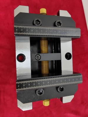 China Zwaar snijdende handmatige kleminrichtingen 155 mm Cnc-freesinrichting for sale