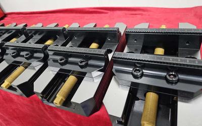 China 1-5 Year Lifespan Axis Fixtures for Medical Engineering Coverage Harded Steel for sale