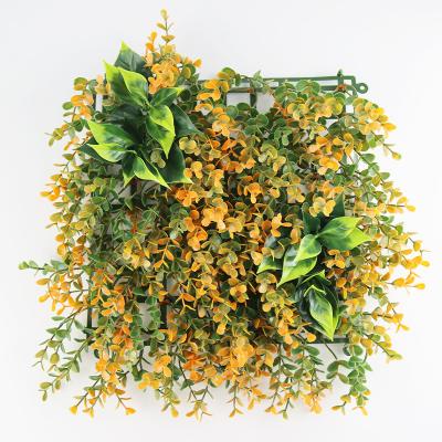 Cina PE artificiale vivente 4*25 dei pannelli dell'erba della parete verde per la decorazione domestica in vendita