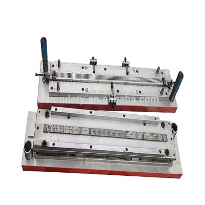 Китай Пресс-форма для пайки пластины коллектора радиатора для алюминиевой плоской трубки 22x2 мм продается