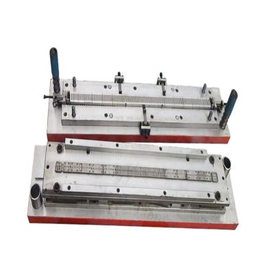 Китай Штамп для пробивки головной пластины радиатора для производства алюминиевых радиаторов продается