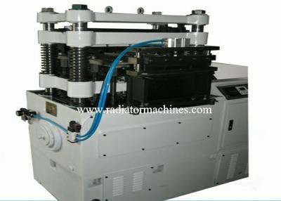 China CE uma máquina da aleta do radiador da bobina que carimba a aleta ondulada 120 SPM 300mm largamente à venda