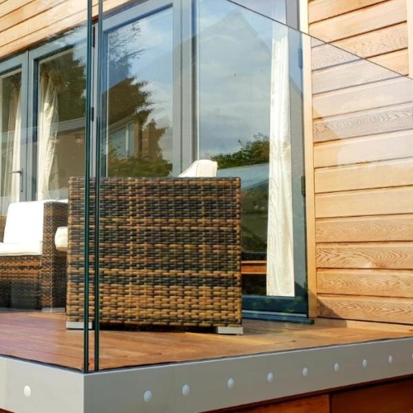 Quality Frameless Deck Glass Railing 4+4mm 5+5mm 6+6mm 8+8mm Tempered Glass Outdoor Railing Frameless Glass Stair Balustrade Easily Customisable for sale