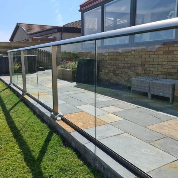 Quality Outdoor Tempered Glass Railing Balcony Aluminum Glass Deck Railing Impact for sale