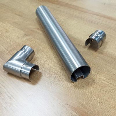 Cina 304 Acciaio inossidabile tubo di maniglia a fessura facile da installare SS tubo a fessura personalizzato tubo di maniglia a fessura rotonda per scale ringhiera di vetro in vendita