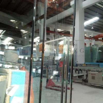 China 12 mm 1/2 inch gehard veiligheidsglas met conformiteitsstandaard in aangepaste kleur Te koop