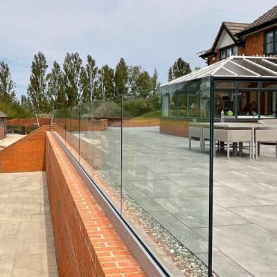 China Barandillas de vidrio 8+8mm 16mm 17.52mm Laminado templado transparente acristalamiento de seguridad Balaustrada de vidrio Balcones terraza en venta