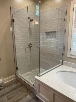 China Frameless Shower Enclosures Clear Super White Frosted Tempered Glass Shower Doors With Hingles Door Handles for sale