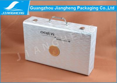 中国 ネームプレート/熱い押されたロゴの銀製ののどの革ギフトの木箱のスーツケース 販売のため
