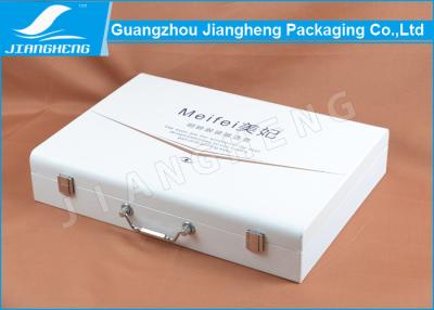 中国 熱い押されたロゴの香水包装箱、白いPUの革ギフトの木箱 販売のため