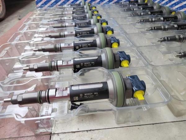 Quality Diesel Fuel Injector 4964170 4964171 4955524 for K19 KTA19 Engine Excavator for sale