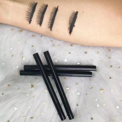 Cina Penna alta di Matte Eyeliner Waterproof Adhesive Eyeliner del pigmento in vendita