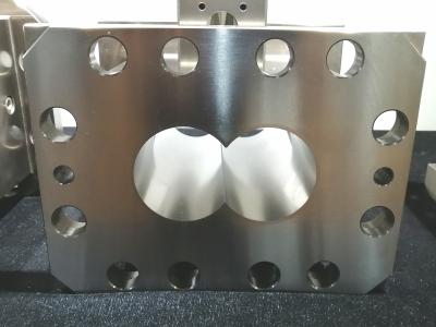 China CNC que faz à máquina o cilindro do tambor do parafuso de máquina da extrusora de Corotation à venda
