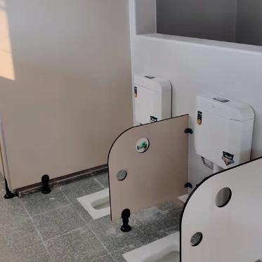 China Moisture Resistant Kids Toilet Partition Compact HPL Bathroom Partitions Fire Proof for sale