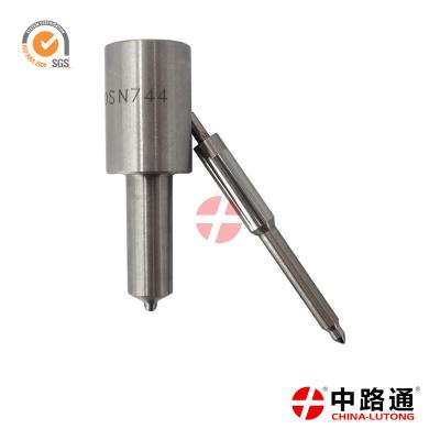 China Auto diesel nozzle Fuel Injector Nozzle for Nissan Zexel OEM 105015-7440 for sale