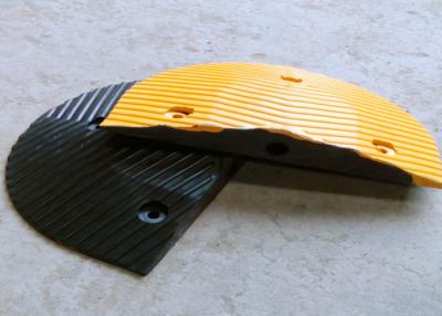 Cina dossi stradali neri di gomma della strada privata di giallo 9kg di elevata purezza di altezza di 50mm in vendita