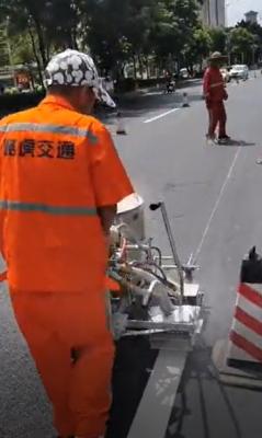 China Thermoplastische Straßen-Linie Malerei-Maschine des Spray-115kg zu verkaufen