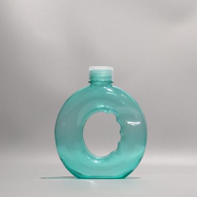 China Ring Shape Empty Plastic PET Bottle 500ml With Screw Lid For Juice Beverage for sale