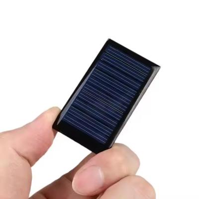 Cina 0.15W Mini pannelli solari fai da te personalizzati piccoli pannelli solari di silicio monocristallino 30mA kit di caricabatterie 5V portatile per esterni in vendita