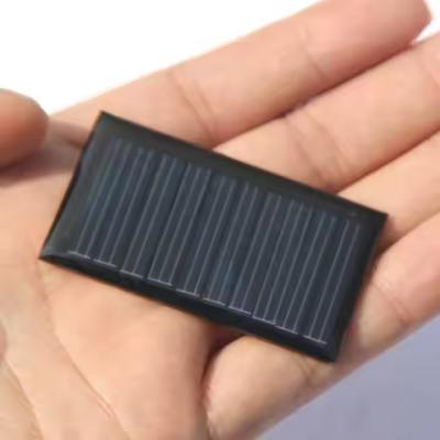 Cina 0.15W Mini pannelli solari fai da te personalizzati piccoli pannelli solari di silicio monocristallino 30mA kit di caricabatterie 5V portatile per esterni in vendita