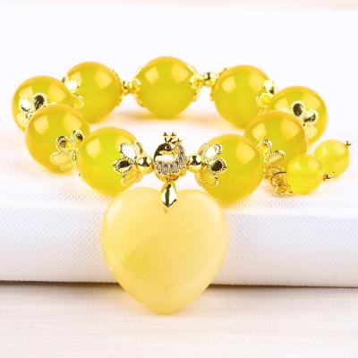 Cina 14MM Energia naturale Calcedonia gialla con cuore di giada gialla intagliato Braccialetto di perline di cristallo fortunato in vendita