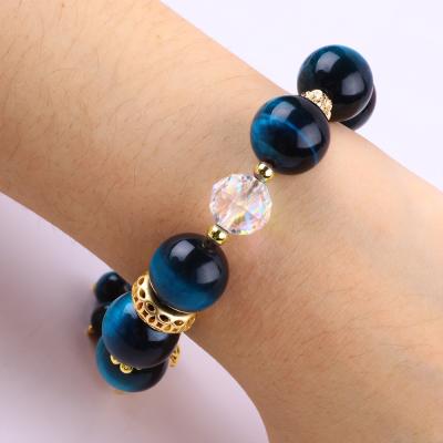 Cina 14MM Energy Healing Crystal Blue Tiger Eye Flower Spinner Charm Bead Bracelet Per Indossare Ogni Giorno in vendita