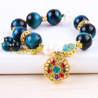 Cina 14MM Energy Healing Crystal Blue Tiger Eye Flower Spinner Charm Bead Bracelet Per Indossare Ogni Giorno in vendita