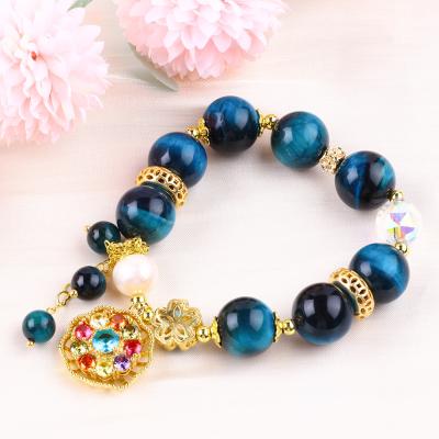 Cina 14MM Energy Healing Crystal Blue Tiger Eye Flower Spinner Charm Bead Bracelet Per Indossare Ogni Giorno in vendita