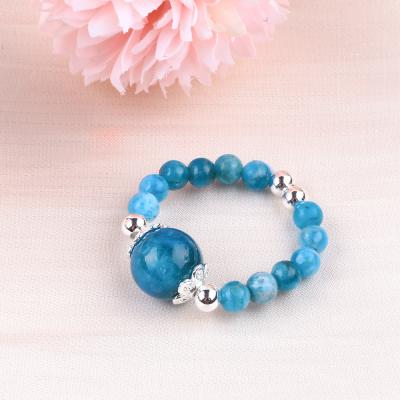 Cina Anello a perline in pietra preziosa a 4 mm fatto a mano Anello regolabile in pietra di apatite blu per il giorno di festa in vendita