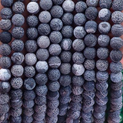 Chine Agate noir météorologique à perles lâches à fils semi-précieux pierre matte glacée agate fissurée pour la fabrication de bijoux bricolage à vendre