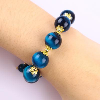 Cina Braccialetto a perline di pietra gemma fatto a mano Occhio di tigre blu naturale Braccialetto di pietra regolabile Amuleti di cuore Braccialetto per festa in vendita