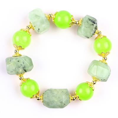 Cina Braccialetto a perline in pietra gemma fatto a mano Braccialetto in pietra prehnite naturale Braccialetto a fascino regolabile Braccialetto da festa da indossare ogni giorno in vendita