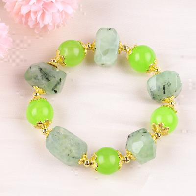 Cina Braccialetto a perline in pietra gemma fatto a mano Braccialetto in pietra prehnite naturale Braccialetto a fascino regolabile Braccialetto da festa da indossare ogni giorno in vendita