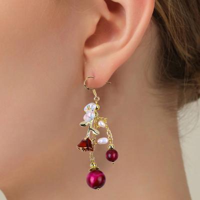 Cina 10MM 8MM Rosso Rosso Tigre Occhio Cristallo E Perla Bianca Con Rosa Fiore Dangle Lungo Orecchino Per Festa E Indossare Ogni Giorno in vendita