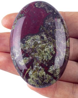 Cina Pietra di sangue di drago naturale pietra artigianale a forma ovale pietra di sangue di drago pietra di palma pietra preziosa per la decorazione domestica in vendita