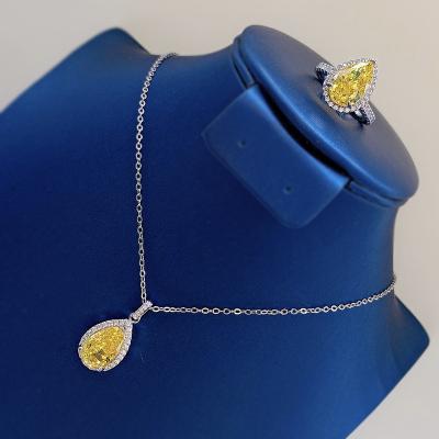 Cina Decorazioni in pietra gialla pendente a goccia d'acqua collana di moda gioielli circone in vendita