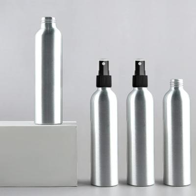Cina 300ml 500ml Matte Black Aluminum Spray Bottle con la bottiglia della pompa della lozione di innesco in vendita