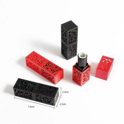 Cina Contenitore di balsamo per labbra Logo personalizzato trucco cosmetico porta rossetto tubi di imballaggio in vendita