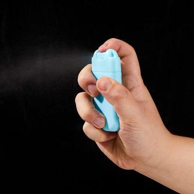 China Hot Selling 10ml Plastic Card Perfume Spray WIth Pendant Support Customization for sale
