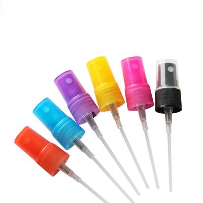 China 24/410 Ribbed Screw on Fine Mist Spray Pump Plastic Atomizer Nozzle With Clear Over Cap for Cosmetic Bottle for sale