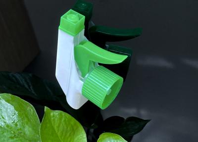 Cina Innesco di plastica di superficie costolato dello spruzzatore della pompa per 28/415 di collo in vendita