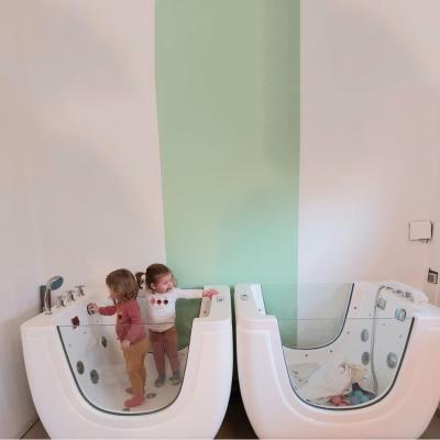 China Cuba recém-nascida 1.1m do bebê da banheira dos TERMAS do bebê do punho do chuveiro com luzes do diodo emissor de luz à venda