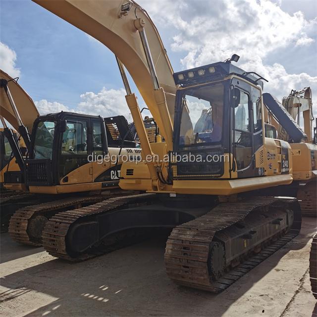 KOMATSU PC 240-8 Excavator front view