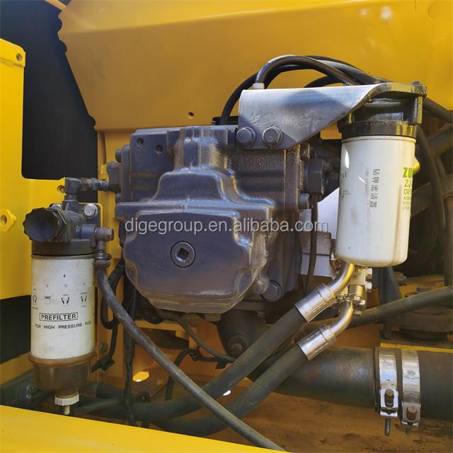 KOMATSU PC 240-8 Excavator engine compartment