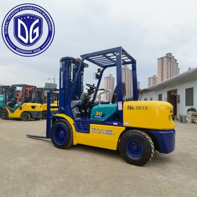Komatsu 3ton forklift with excellent power durability and high efficiency Japanese Komatsu 3ton small forklift