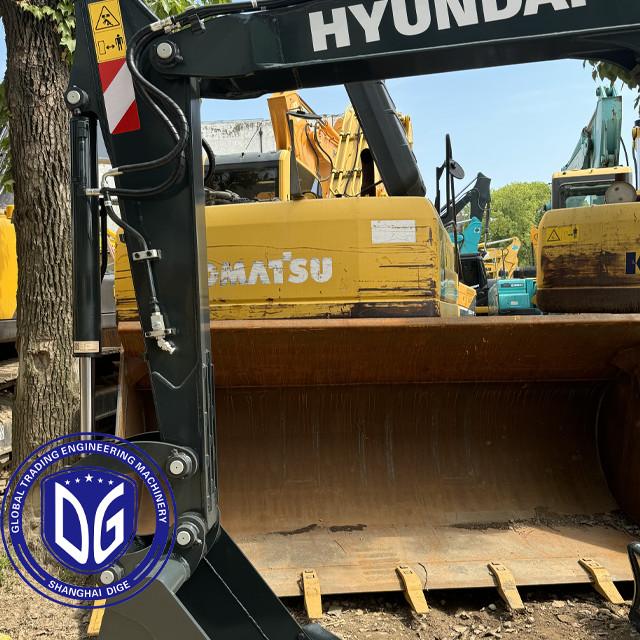 Hyundai HX60 Excavator working demonstration