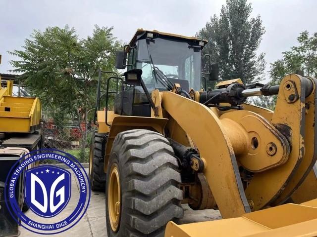 Detailed view of Caterpillar 950GC Wheel Loader cabin