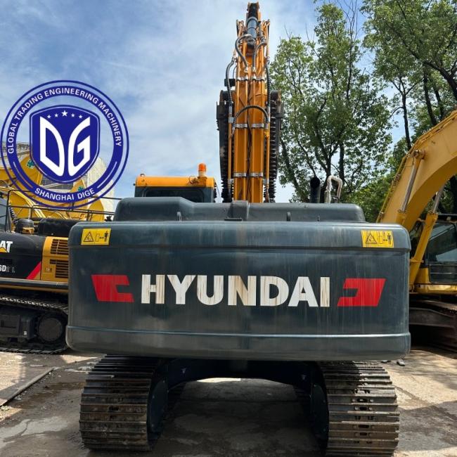 Hyundai 220 excavator cabin view